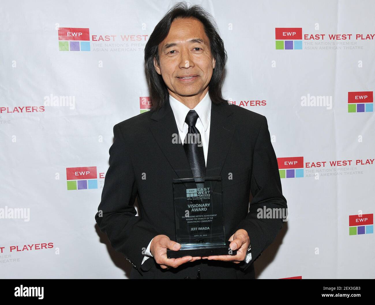 Jeff Imada with his Visionary Award for Outstanding Artistic ...