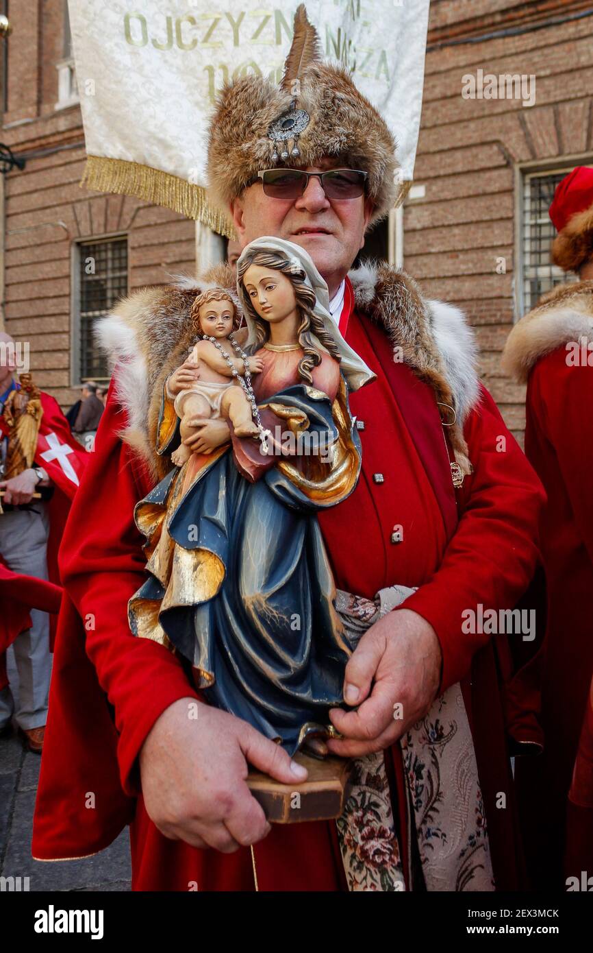 Around hundred faithful Poles, Cavalry of Jesus Christ the King, visit ...