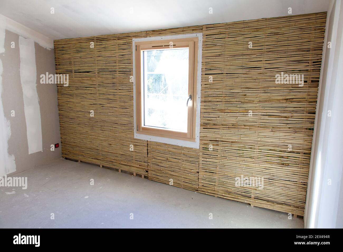 Preparation of a wall with reeds before the application of an earth ...