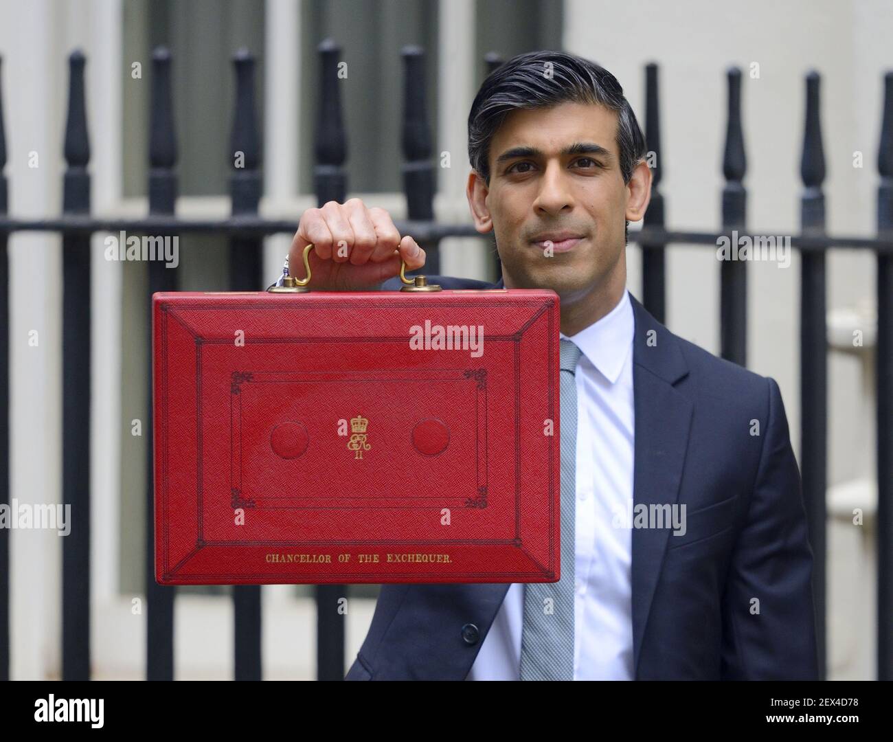 Rishi sunak budget box hi-res stock photography and images - Alamy