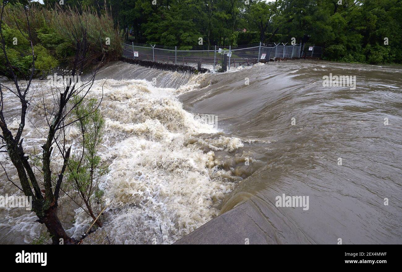 Flood waters in Johnson Creek just outside of Six Flags in Arlington ...