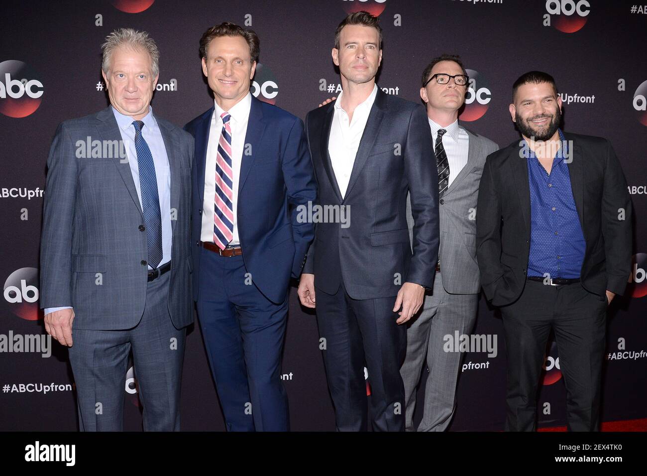 (L-R) Jeff Perry, Tony Goldwyn, Scott Foley, Josh Malina and Guillermo ...