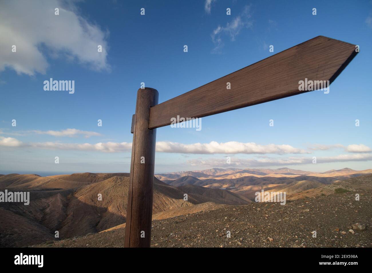 Empty road sign hi-res stock photography and images - Alamy
