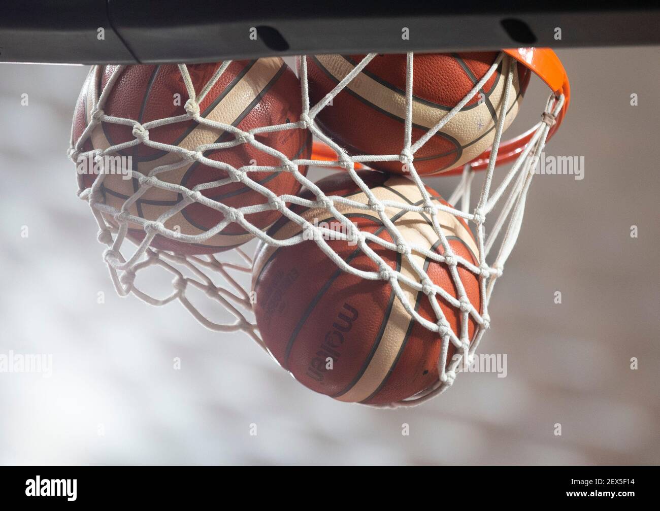 Inside basketball court hi-res stock photography and images - Alamy