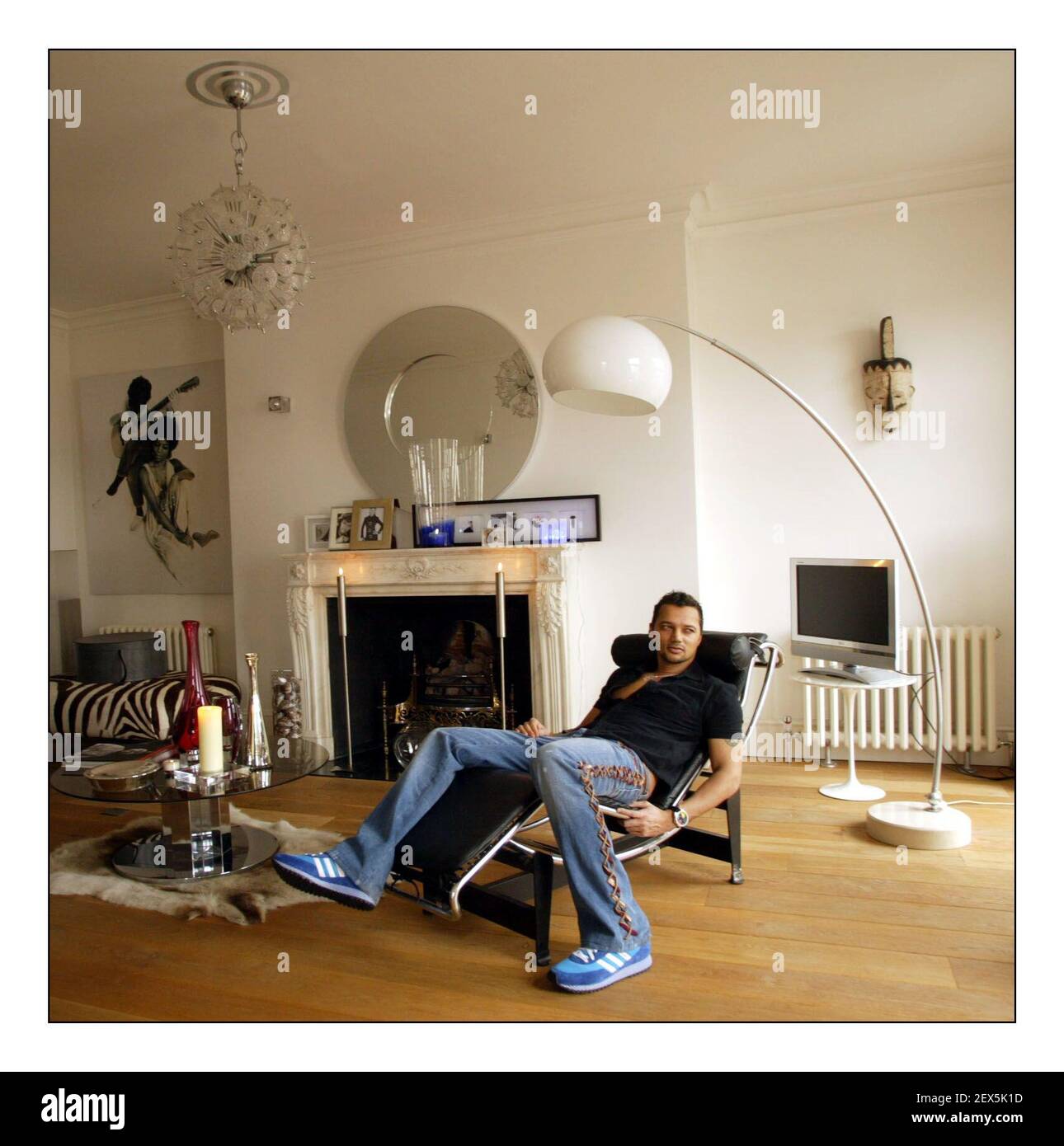 Gerry De Veaux in his home in Londonpic David Sandison 11/2/2004 Stock ...