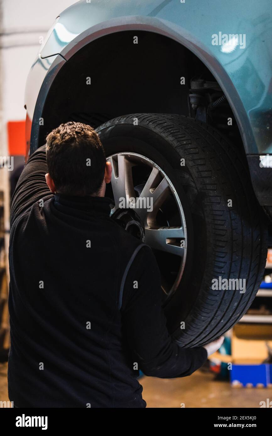 Adult professional caucasian auto mechanic hi-res stock photography and ...