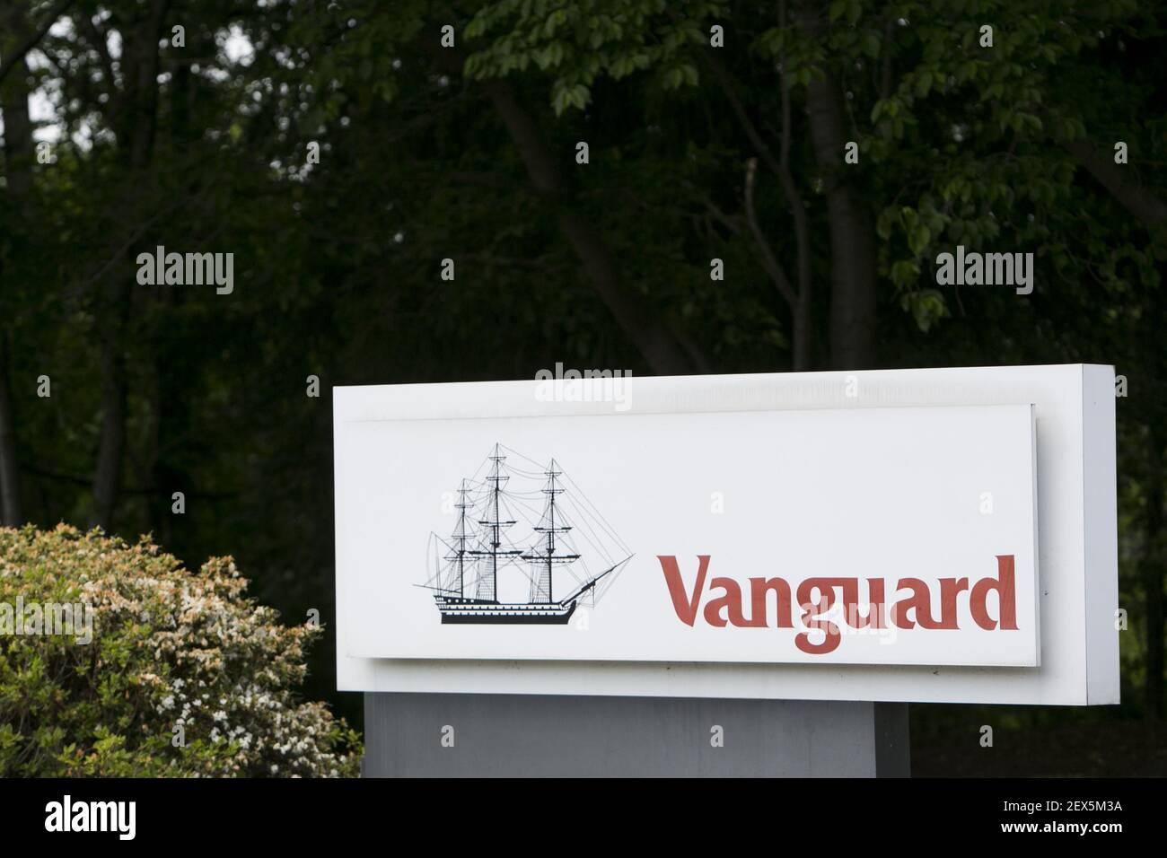 Vanguard group investment hi-res stock photography and images - Alamy