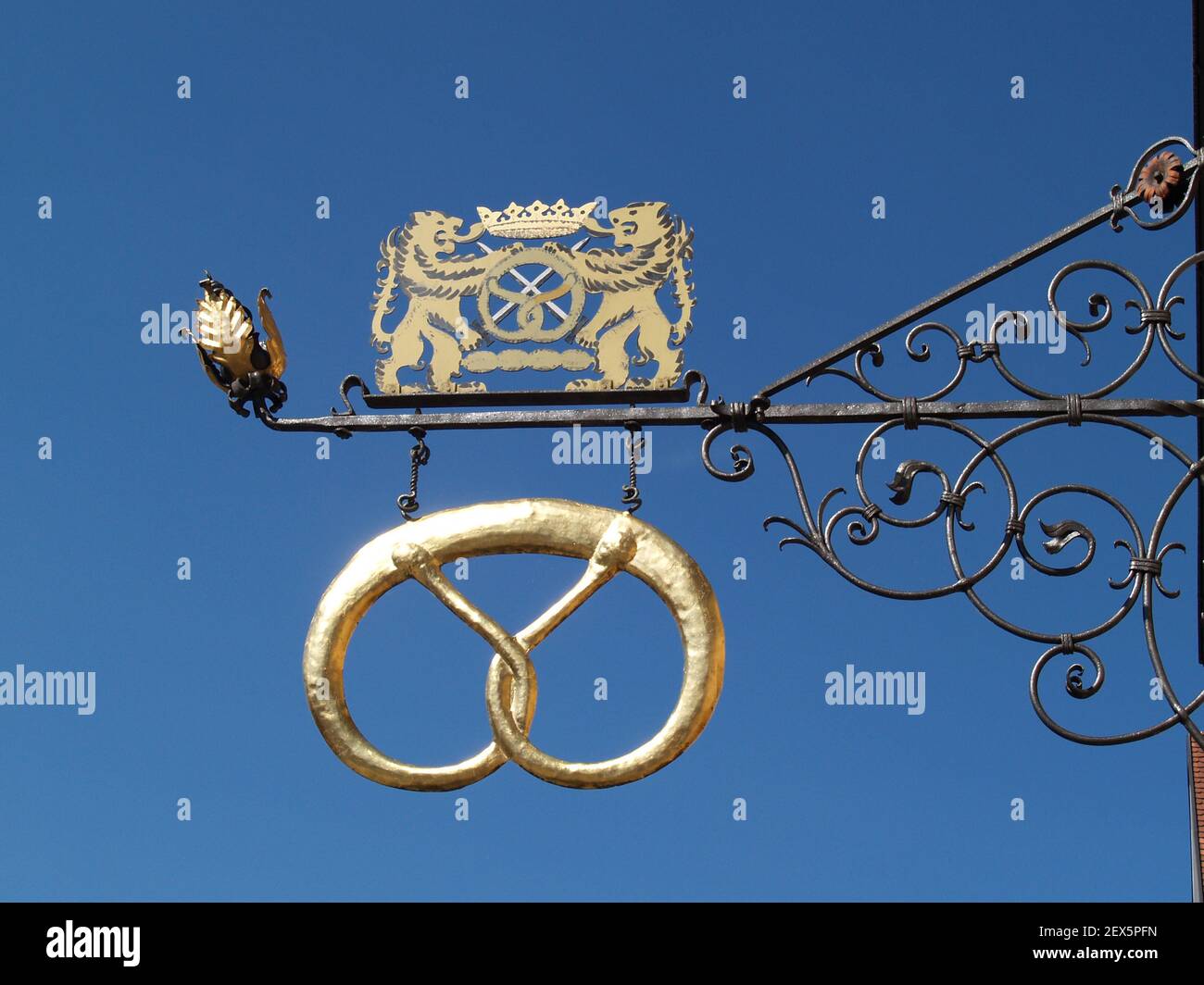 Crown bakery hi-res stock photography and images - Alamy