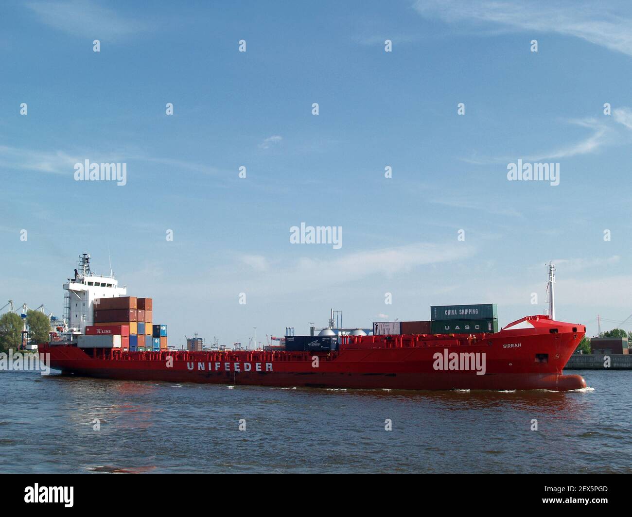 Hamburg container ship unifeeder hi-res stock photography and images ...