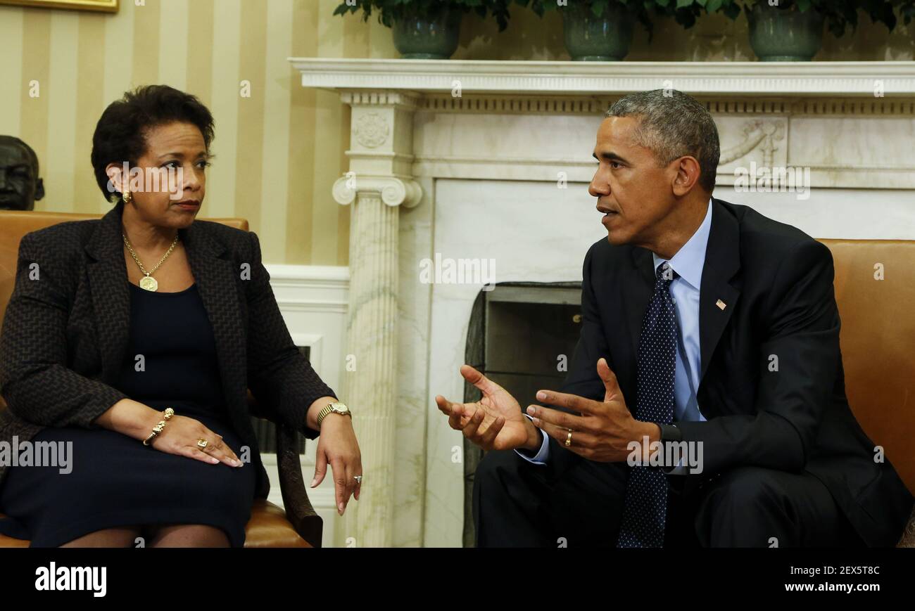 US President Barack Obama meets with Attorney General Lynch in the Oval ...