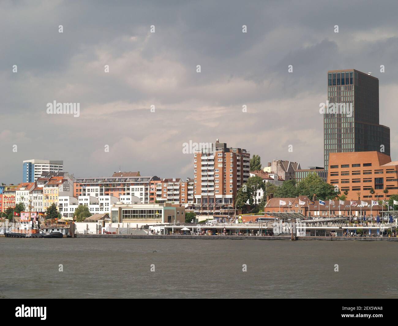 Harbour edge hi-res stock photography and images - Alamy