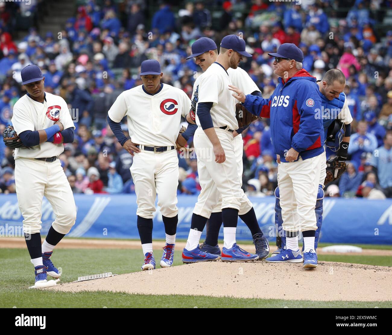 Chicago Cubs relief pitcher Justin Grimm (52) is substituted during the ...