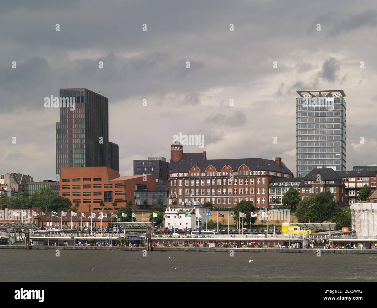 Harbour edge hi-res stock photography and images - Alamy