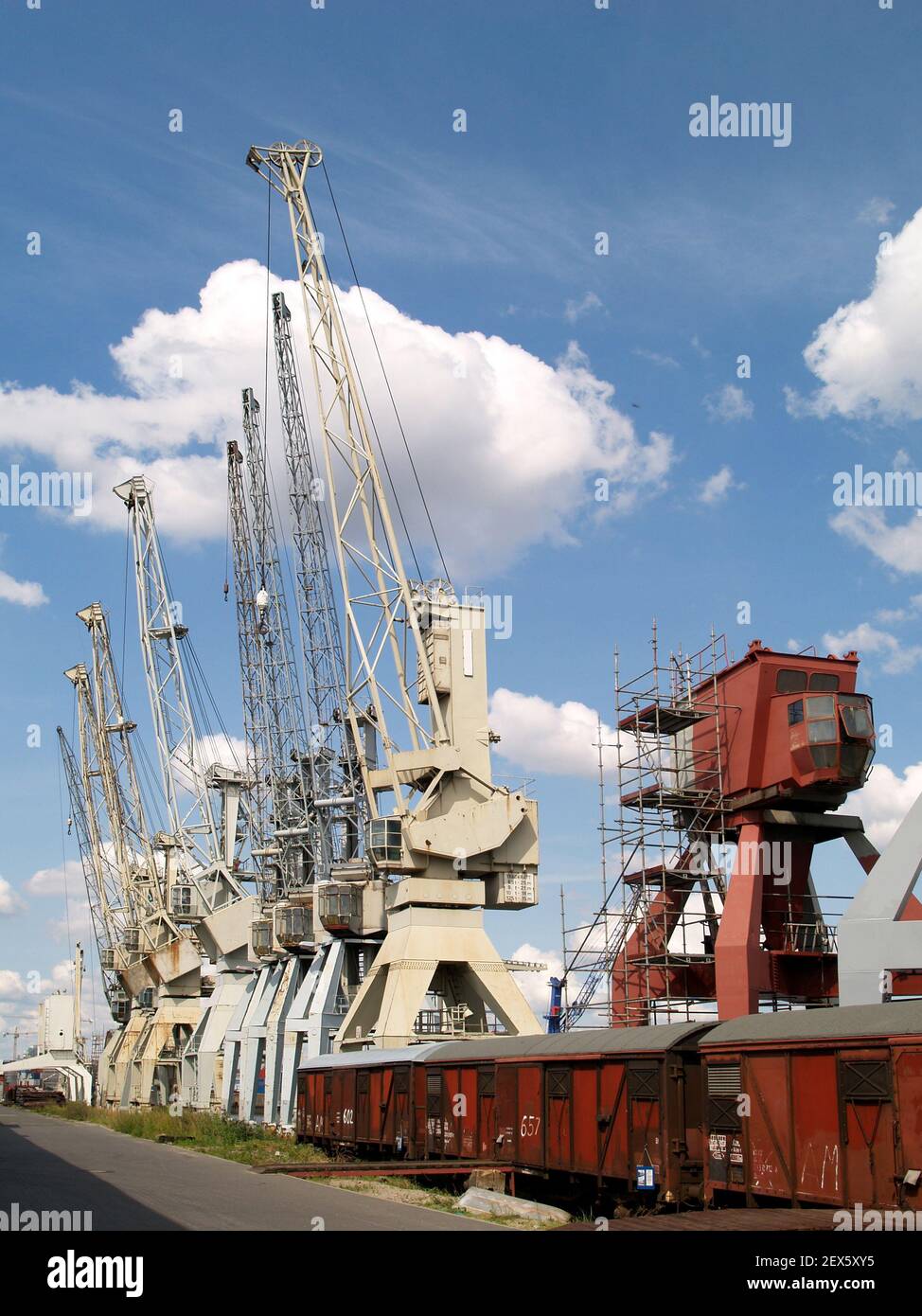 Hansahafen dock hi-res stock photography and images - Alamy