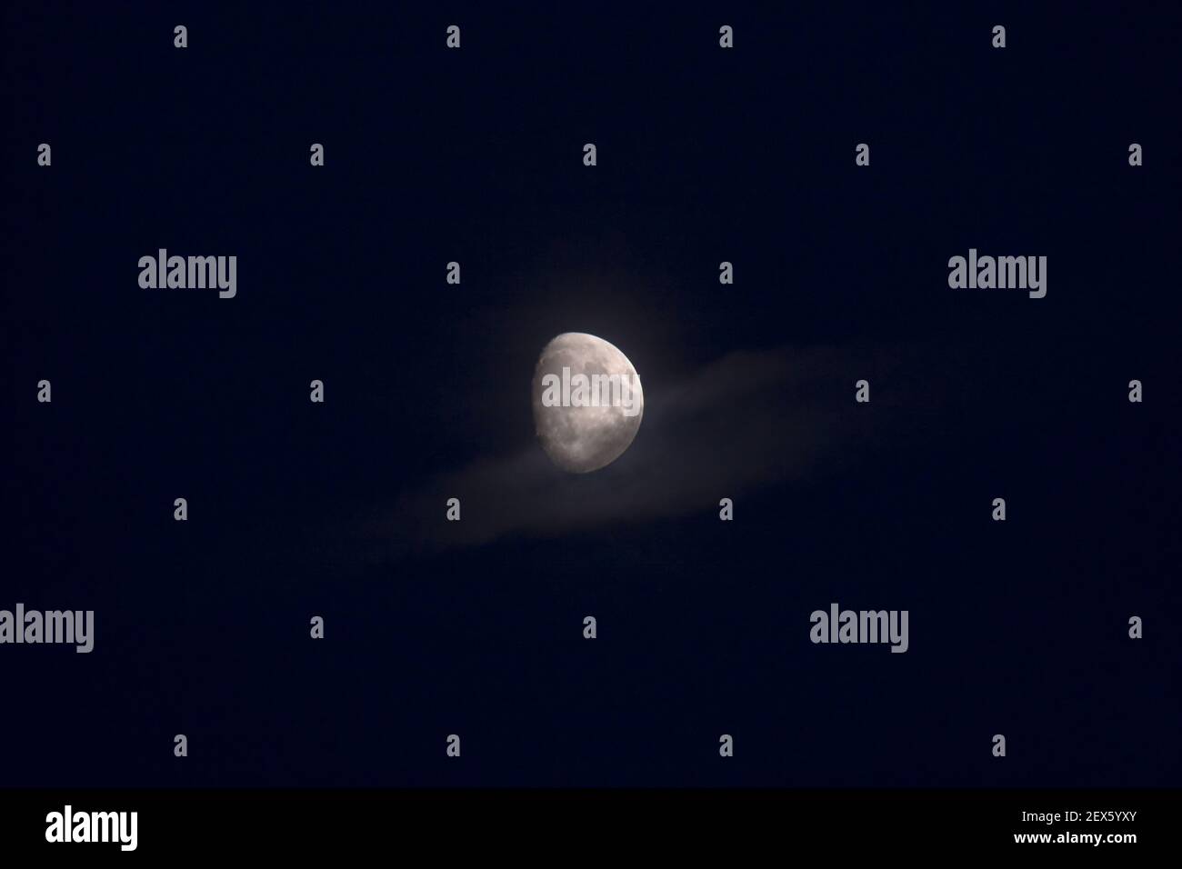 Fog moon hi-res stock photography and images - Alamy