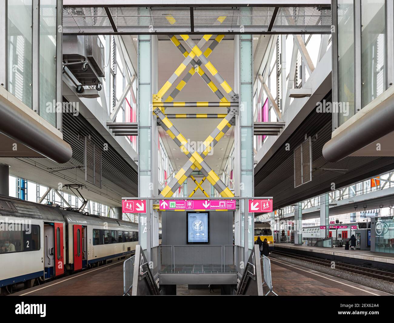 Ghent train station hi-res stock photography and images - Alamy