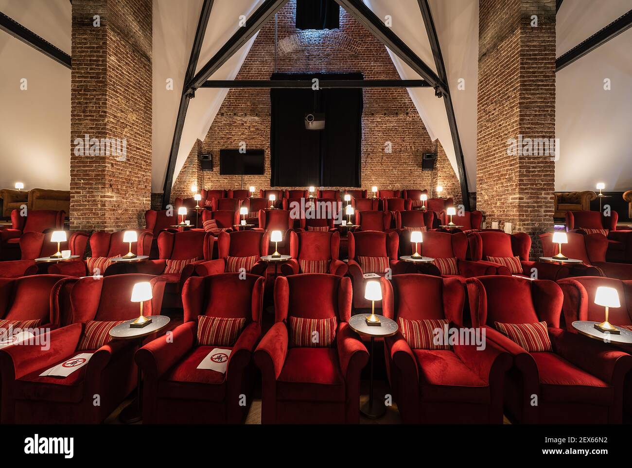 Vintage movie theater hi-res stock photography and images - Alamy