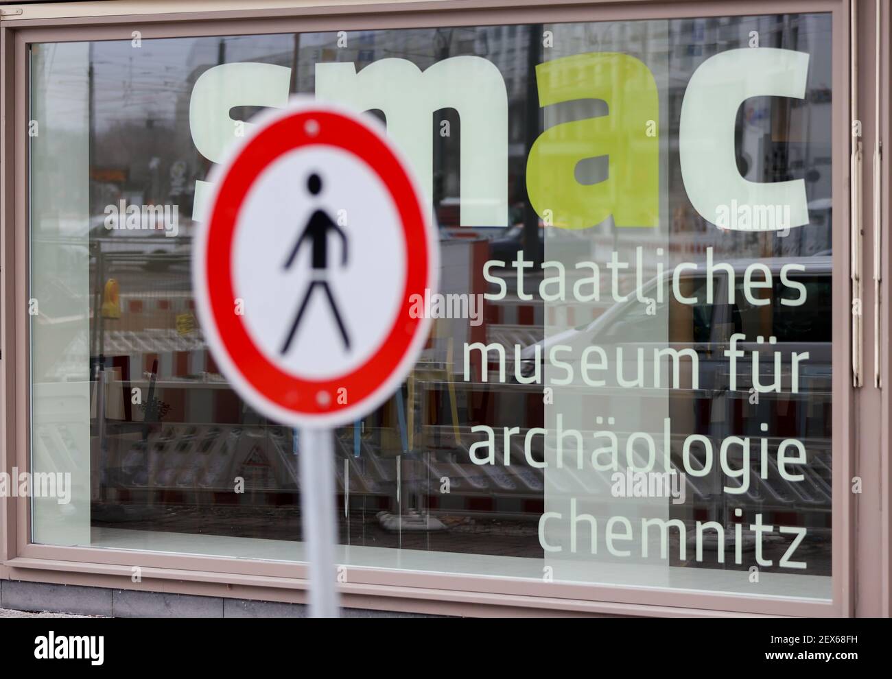 Museums and zoos hi-res stock photography and images - Alamy