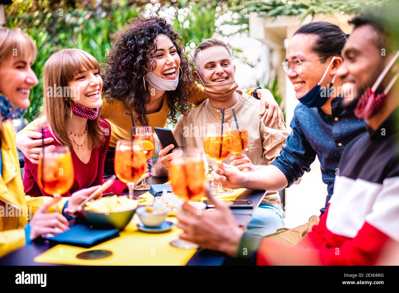 Group drinking at bar hi-res stock photography and images - Alamy