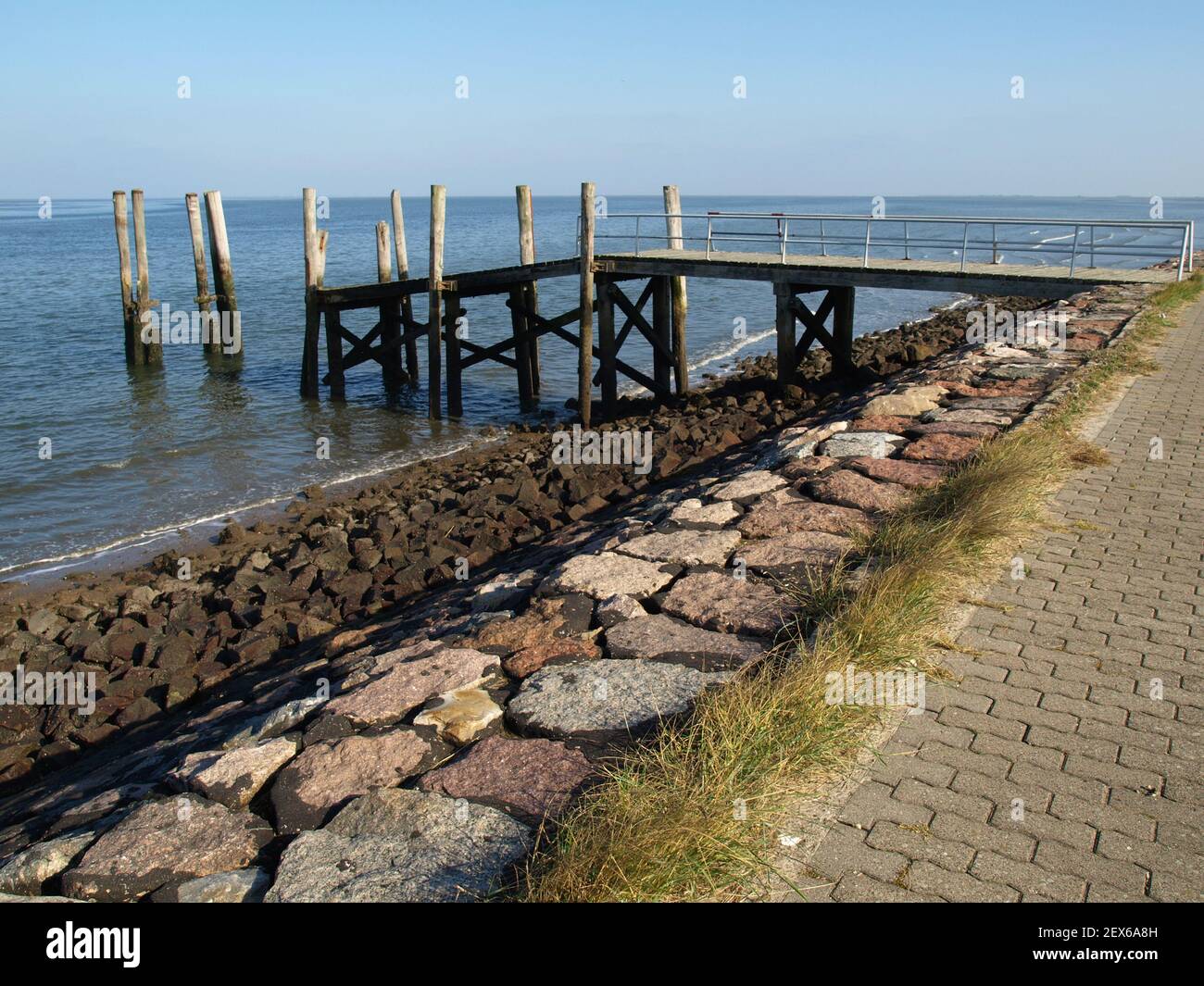 Overflow dam hi-res stock photography and images - Alamy