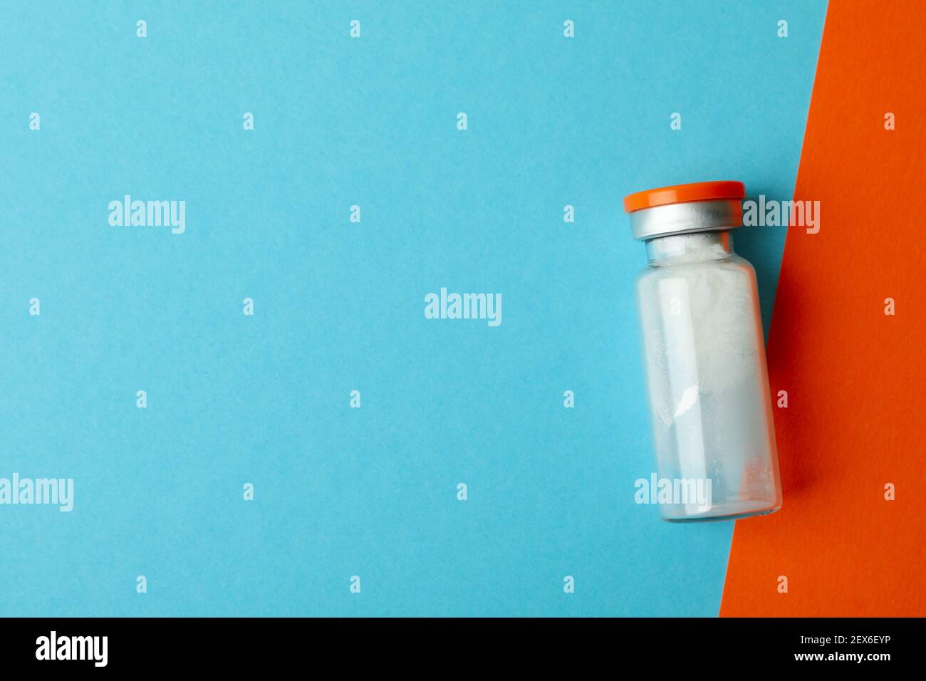 Vial with powder vaccine on two tone background Stock Photo - Alamy