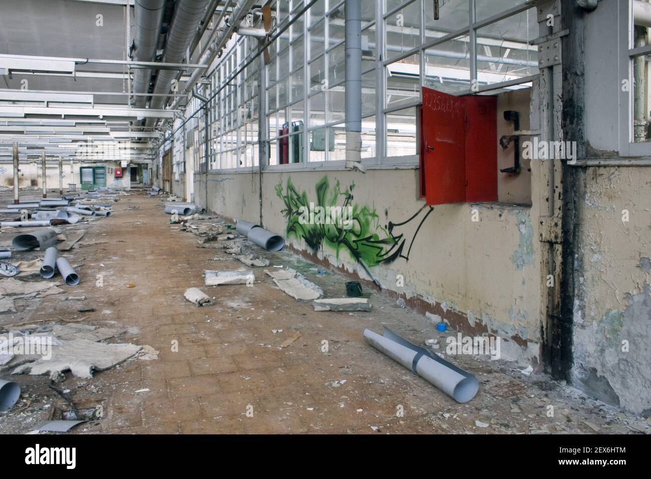 Old factory hall Stock Photo - Alamy