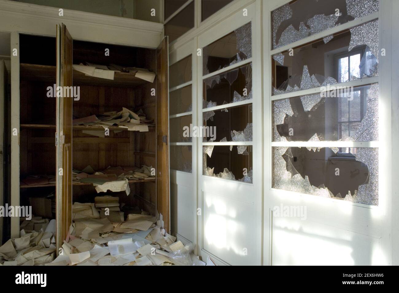 Chaos office hi-res stock photography and images - Alamy