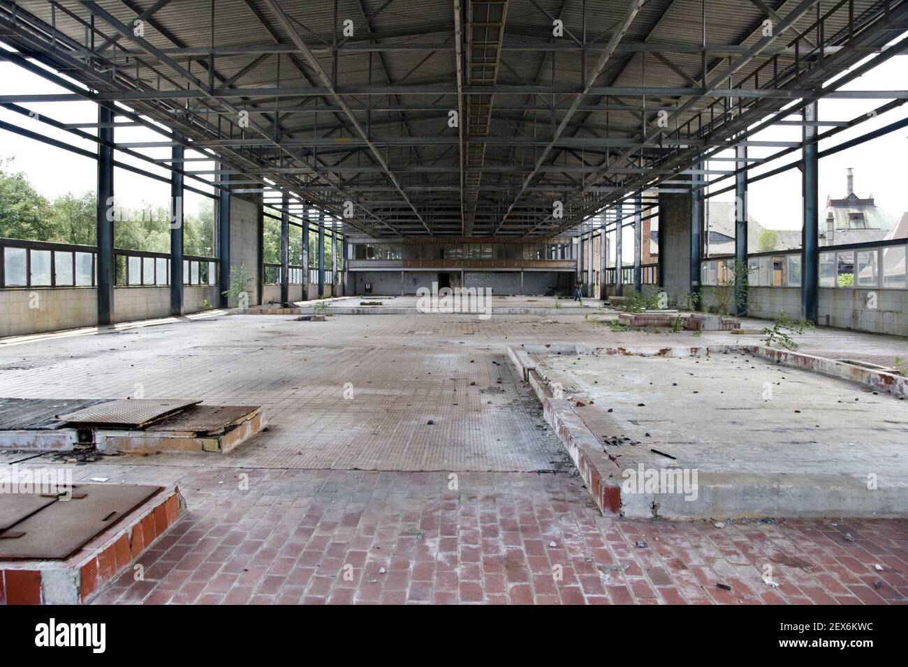 Old factory hall Stock Photo - Alamy