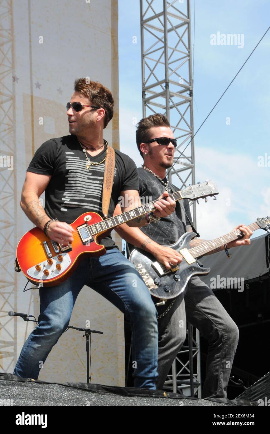 13 June 2015 - Nashville, Tennessee - Parmalee, Matt Thomas and Scott ...