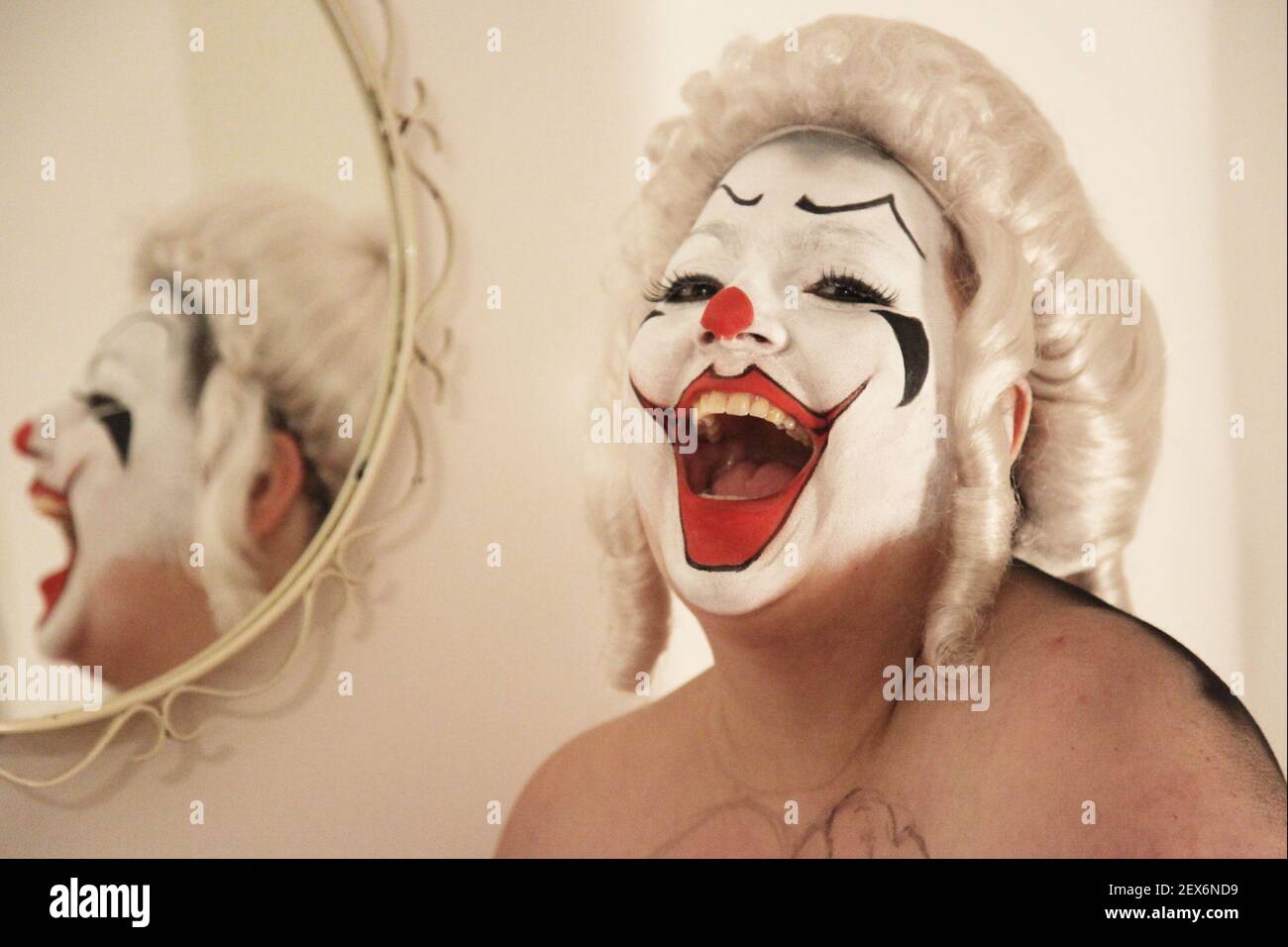 Clown laughing hi-res stock photography and images - Alamy