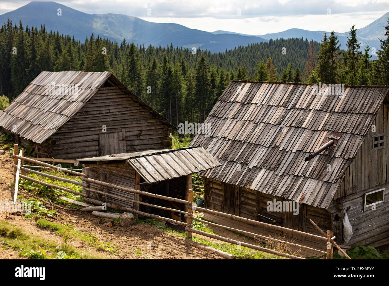 Rustic huts houses hi-res stock photography and images - Alamy