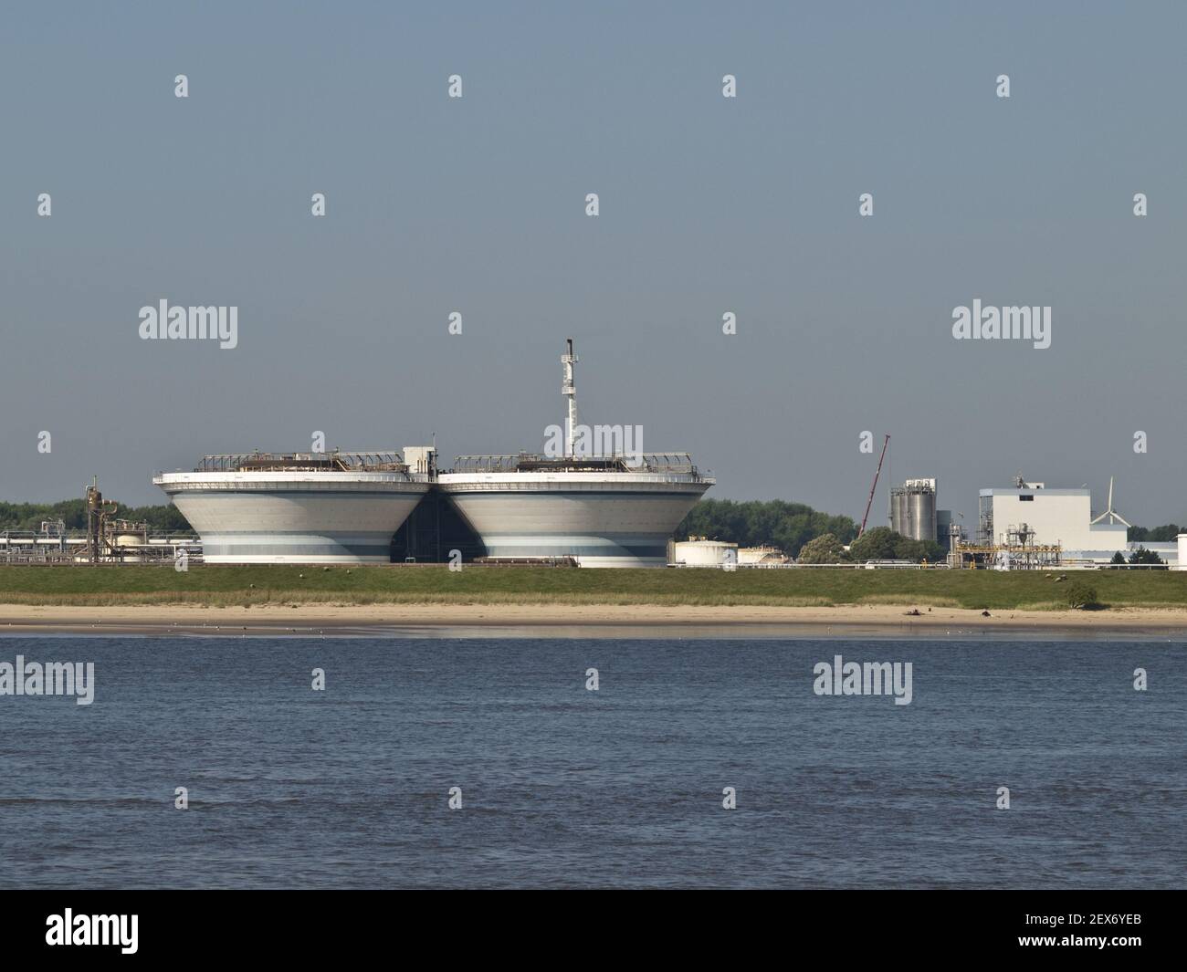 Dow chemical plant hi-res stock photography and images - Alamy