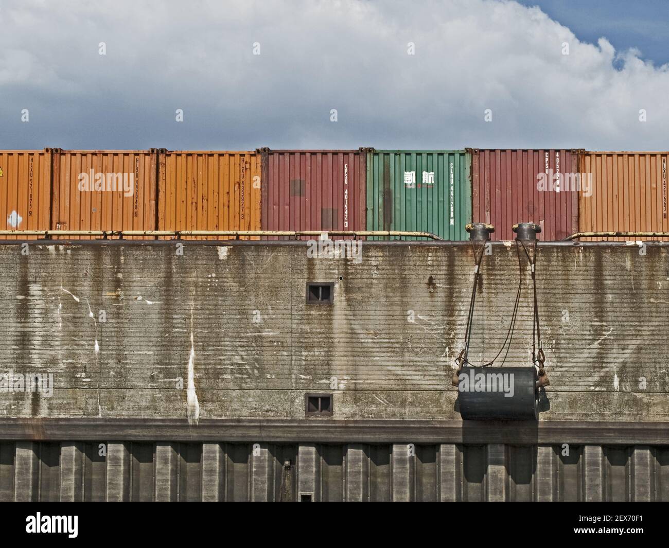 Bulkhead row hi-res stock photography and images - Alamy