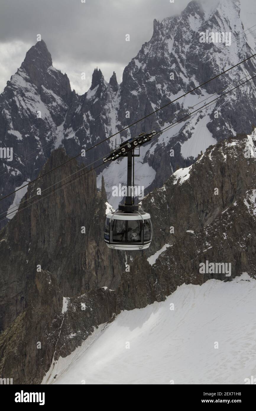 A gondola of the Skyway cable car passes in front of Aiguille Noire ...