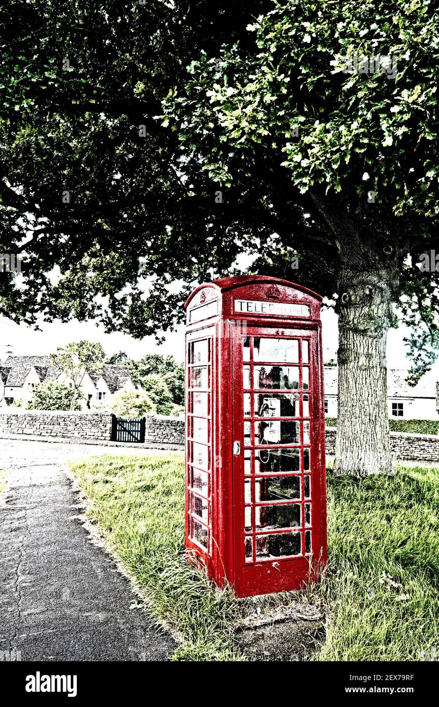 Red telephone box green light hi-res stock photography and images - Alamy