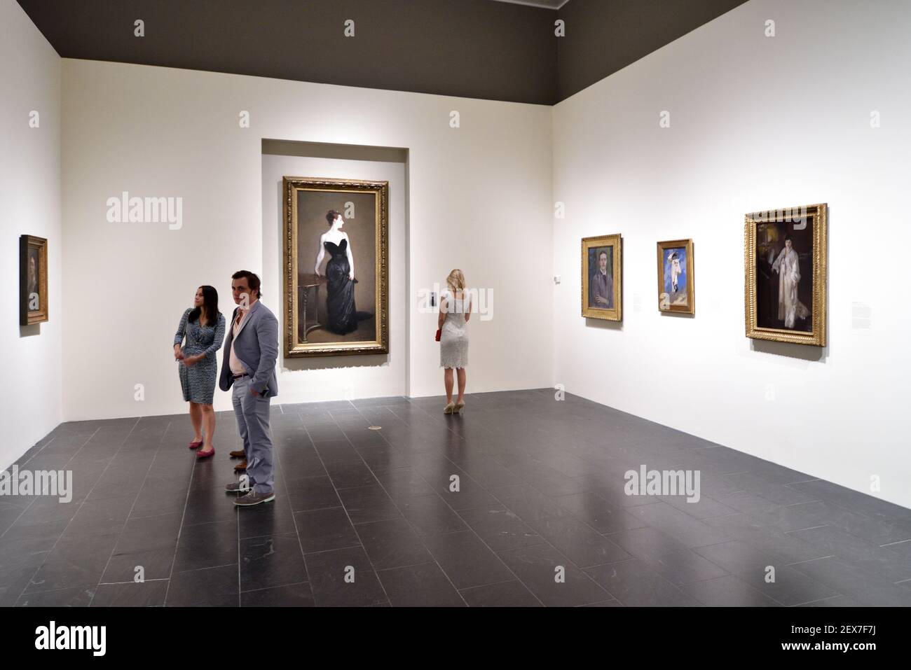 Attendees view the "Sargent: Portraits of Artists and Friends ...
