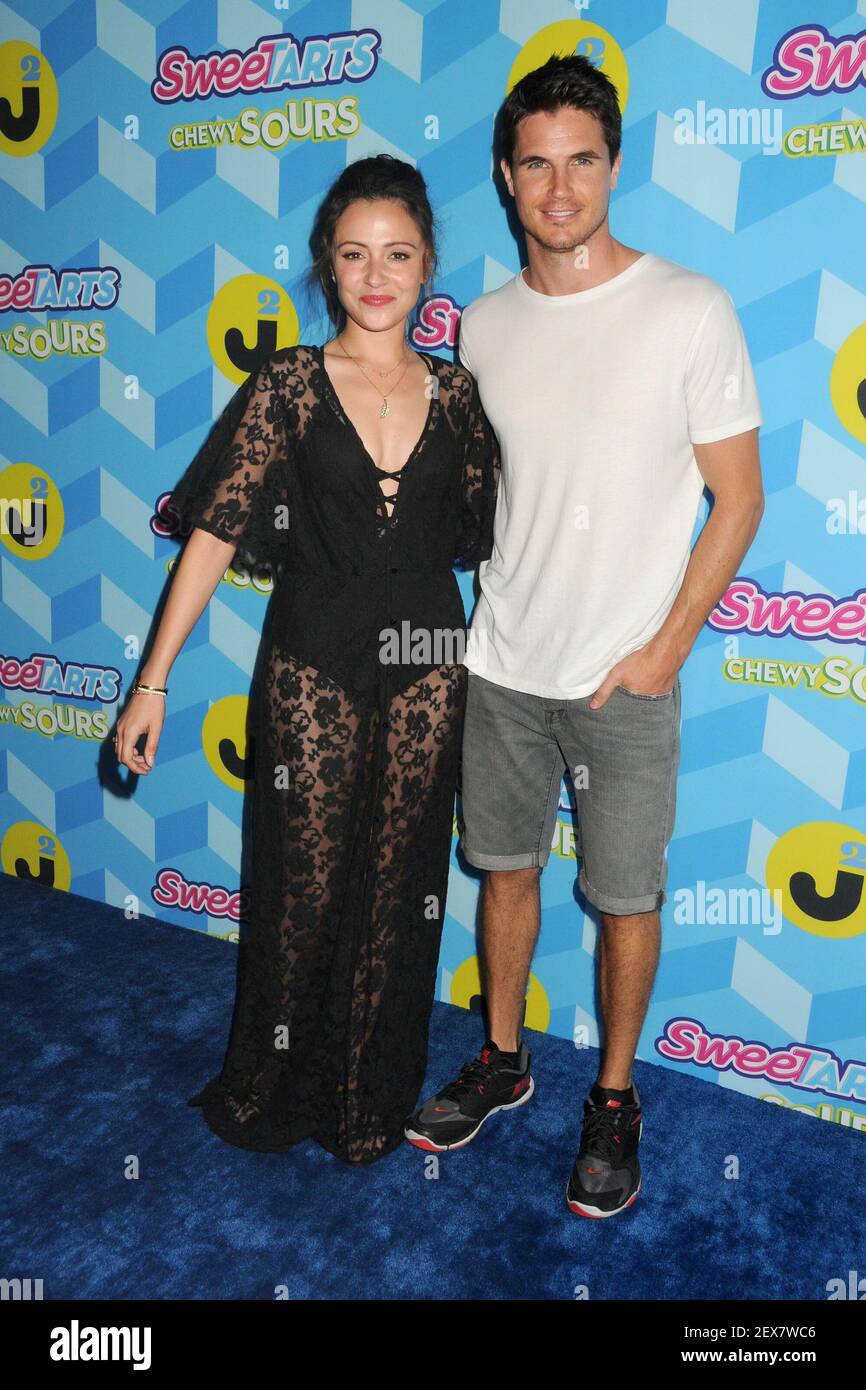 18 July 2015 - Los Angeles, California - Italia Ricci, Robbie Amell ...