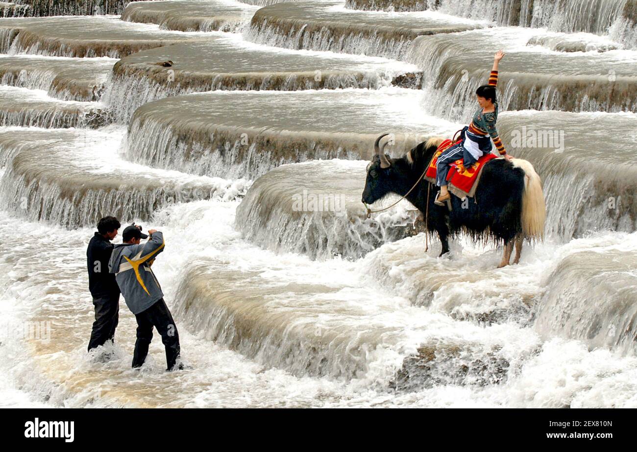 TOURISTS AT THE BAISHUI RIVER LIJIANG ,YUNNAN PROVINCE CHINA PIC MIKE ...