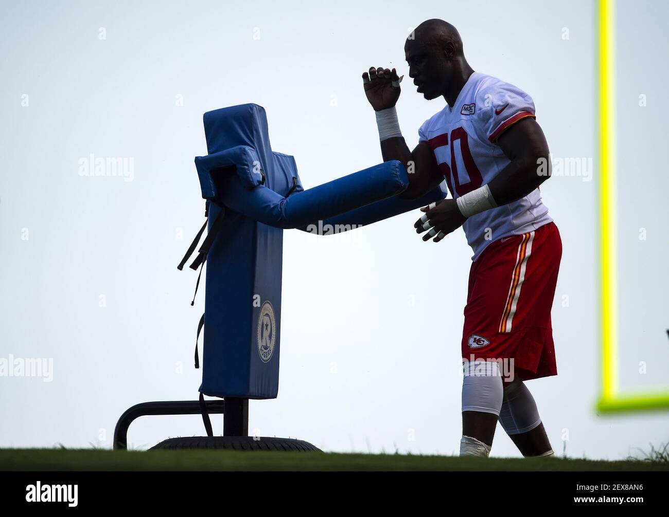 Kansas City Chiefs linebacker Justin Houston spends extra time after ...
