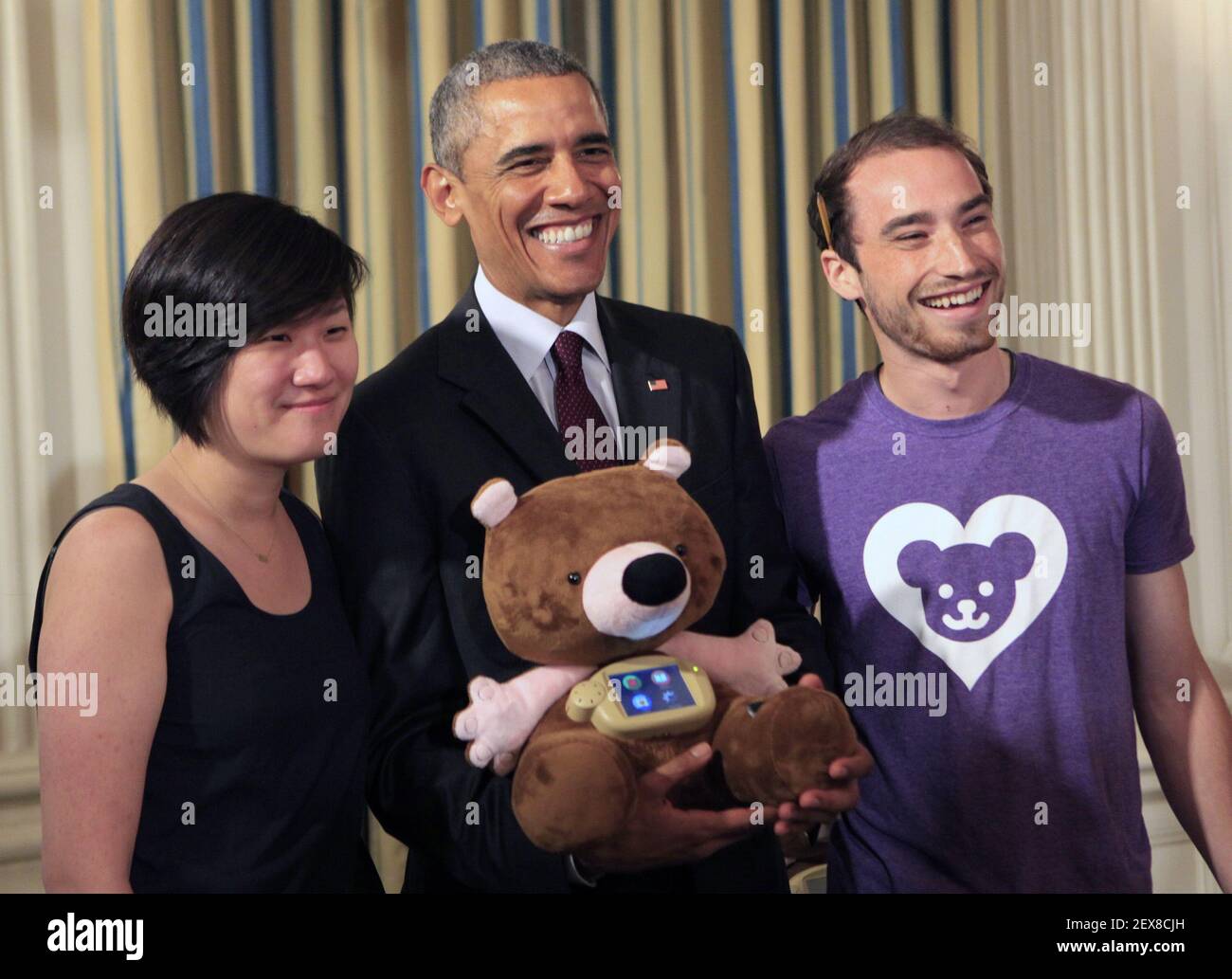 President Barack Obama views White House Demo Day exhibits on the state ...