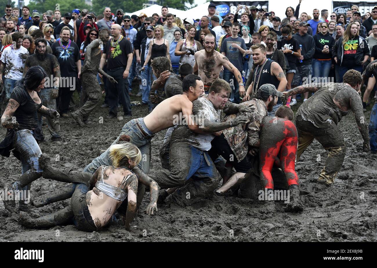 Mud wrestling hi-res stock photography and images - Alamy