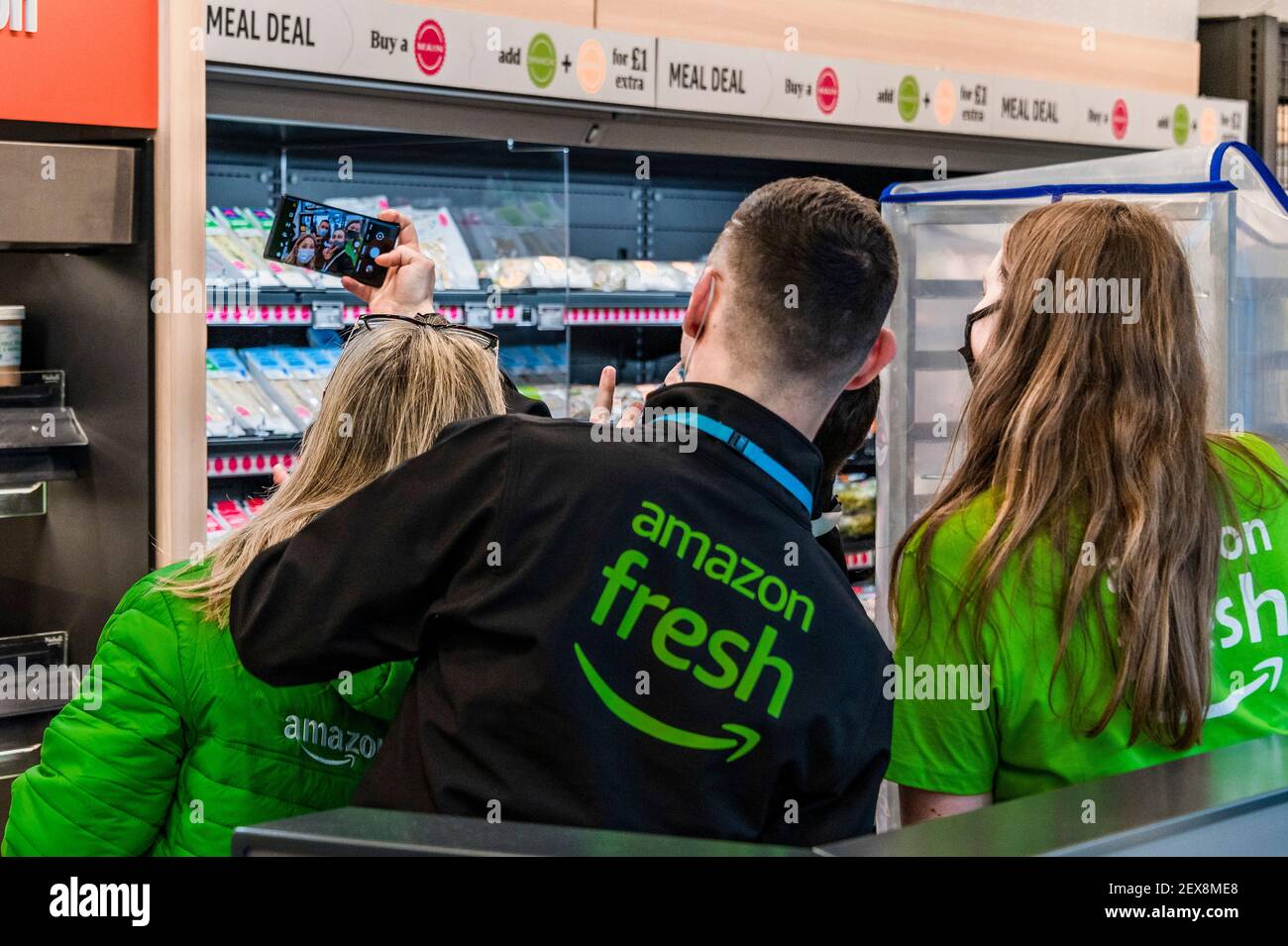 Supermarket staff cameras hi-res stock photography and images - Alamy