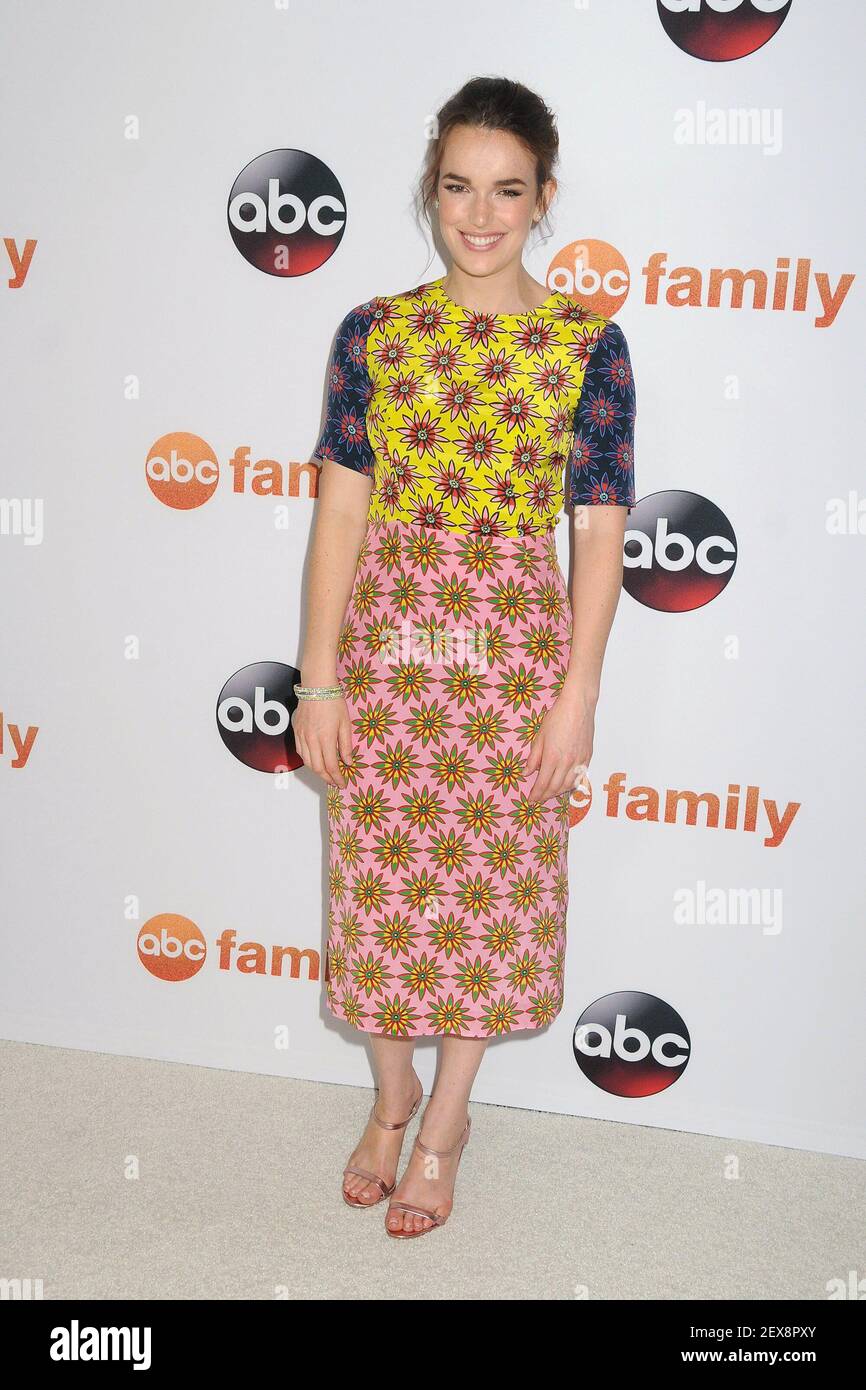 4 August 2015 - Beverly Hills, California - Elizabeth Henstridge ...