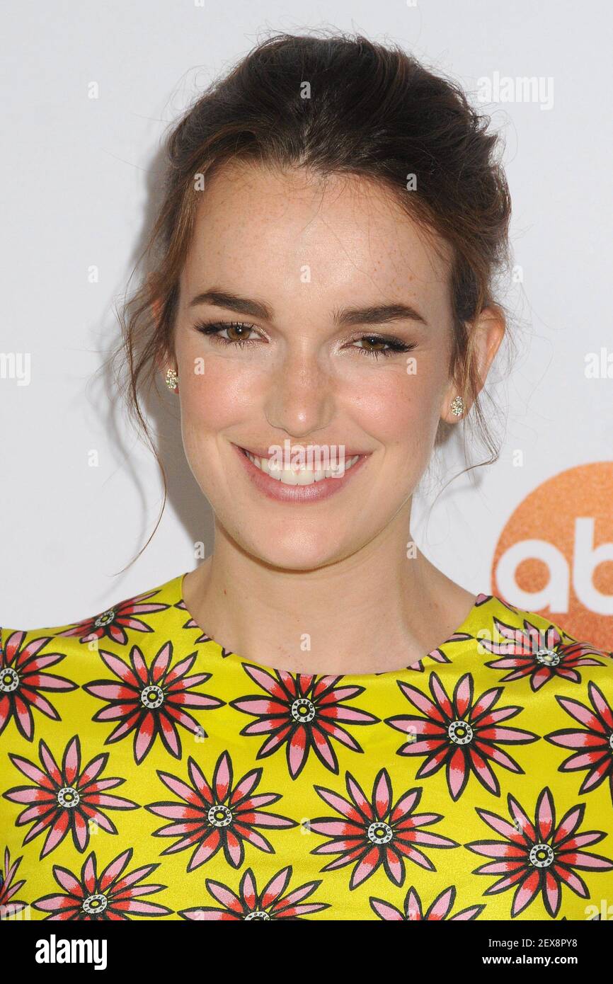 4 August 2015 - Beverly Hills, California - Elizabeth Henstridge ...