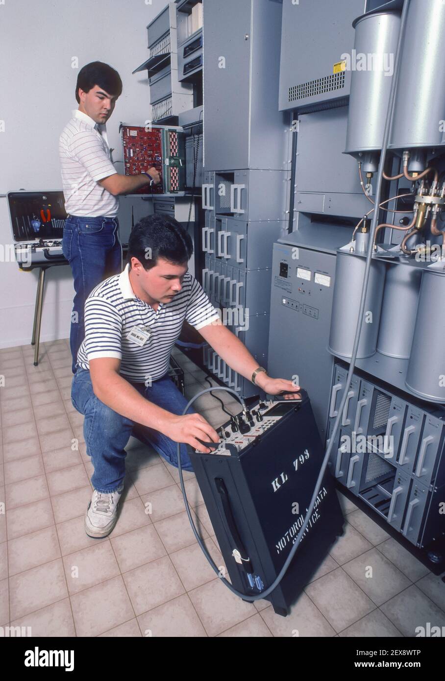 Cell phones 1980s hi-res stock photography and images - Alamy