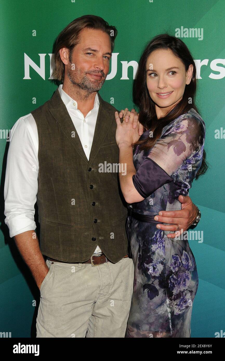 12 August 2015 - Beverly Hills, California - Josh Holloway, Sarah Wayne ...