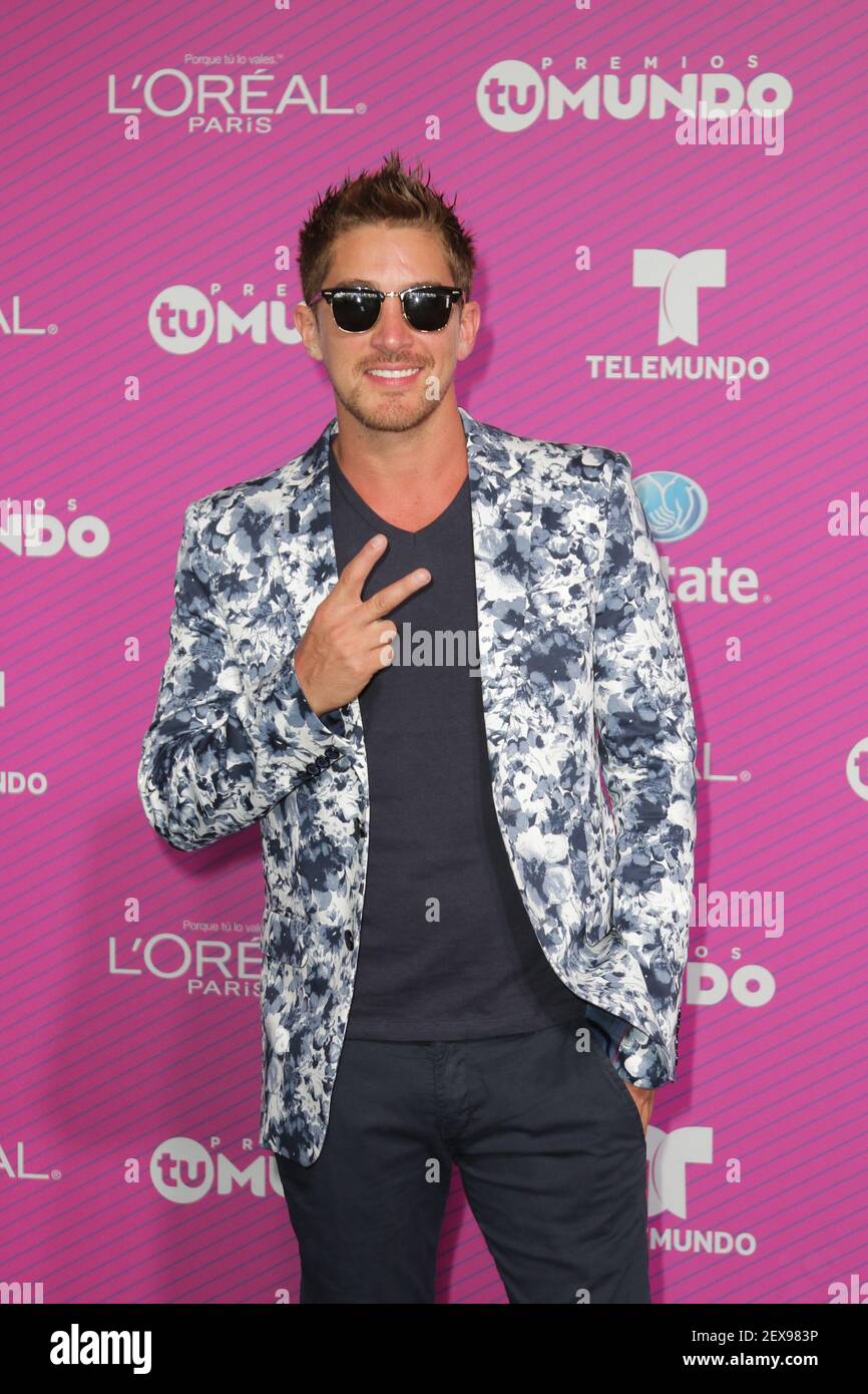 MIAMI,FL-AUGUST 20: Jonathan Isla arrives at Telemundo's 'Premio Tu ...