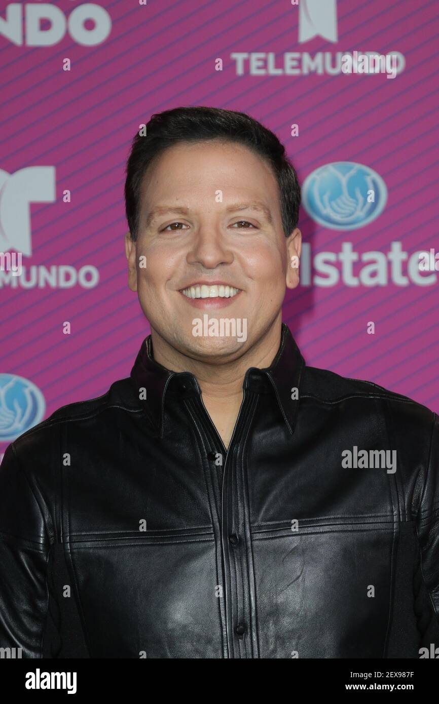 MIAMI,FL-AUGUST 20: Raul Gonzalez arrives at Telemundo's 'Premio Tu ...