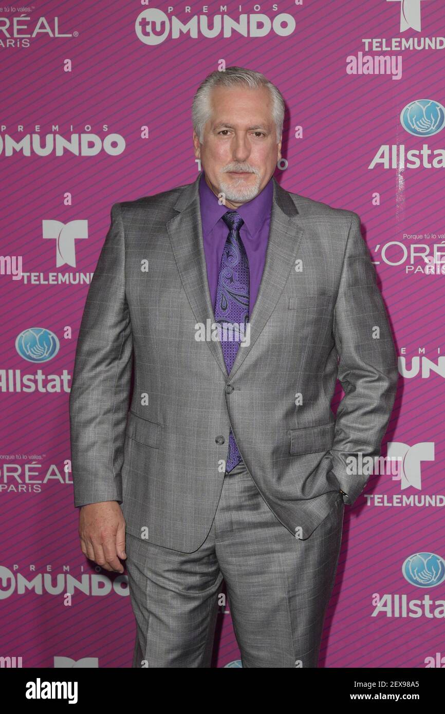 MIAMI,FL-AUGUST 20: Roberto Escobar arrives at Telemundo's 'Premio Tu ...