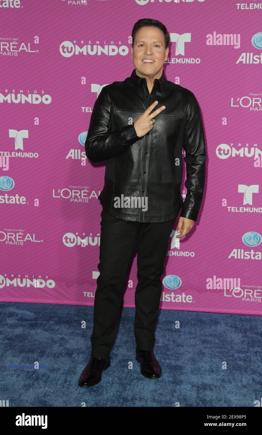 MIAMI,FL-AUGUST 20: Raul Gonzalez arrives at Telemundo's 'Premio Tu ...